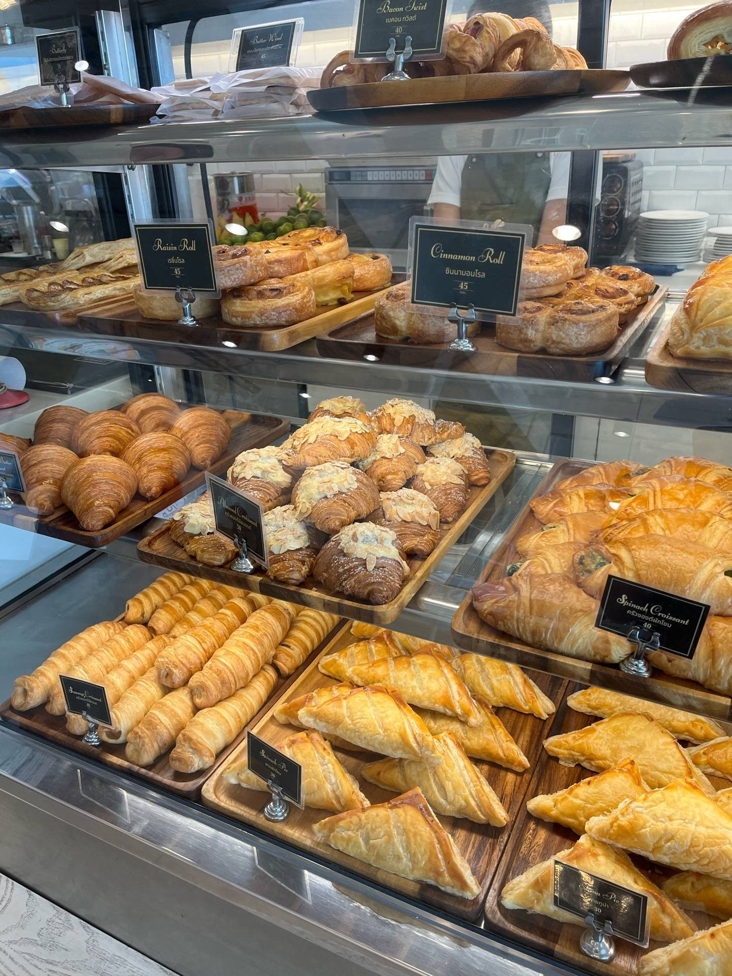 ขนมปังฝรั่งเศสอบร้อน ร้าน Love Bread ชะอำ