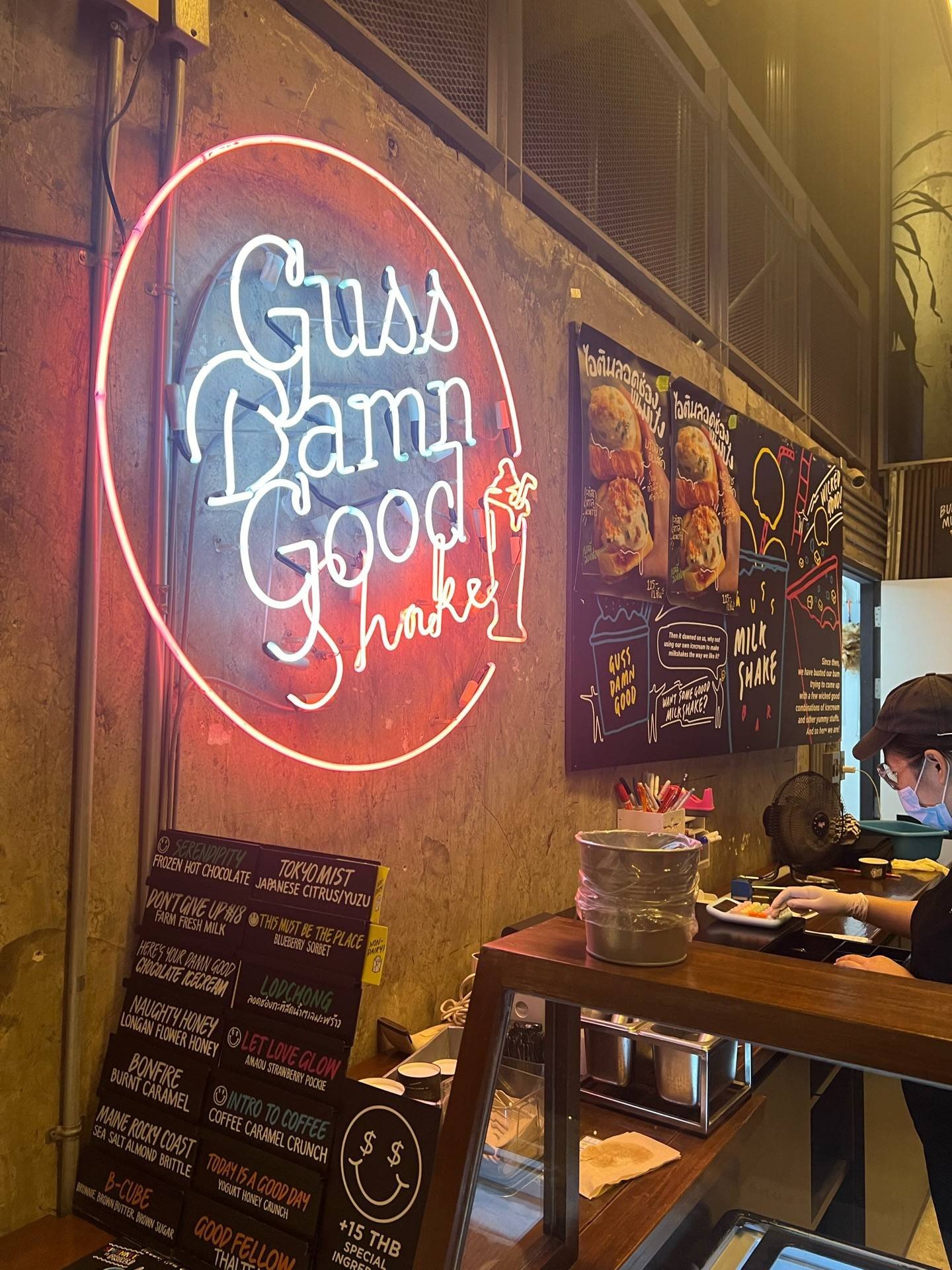 รีวิว Guss Damn Good เดอะ คอมม่อน ศาลาแดง - ร้านไอติมที่ชิมได้เหมือนแจก ...