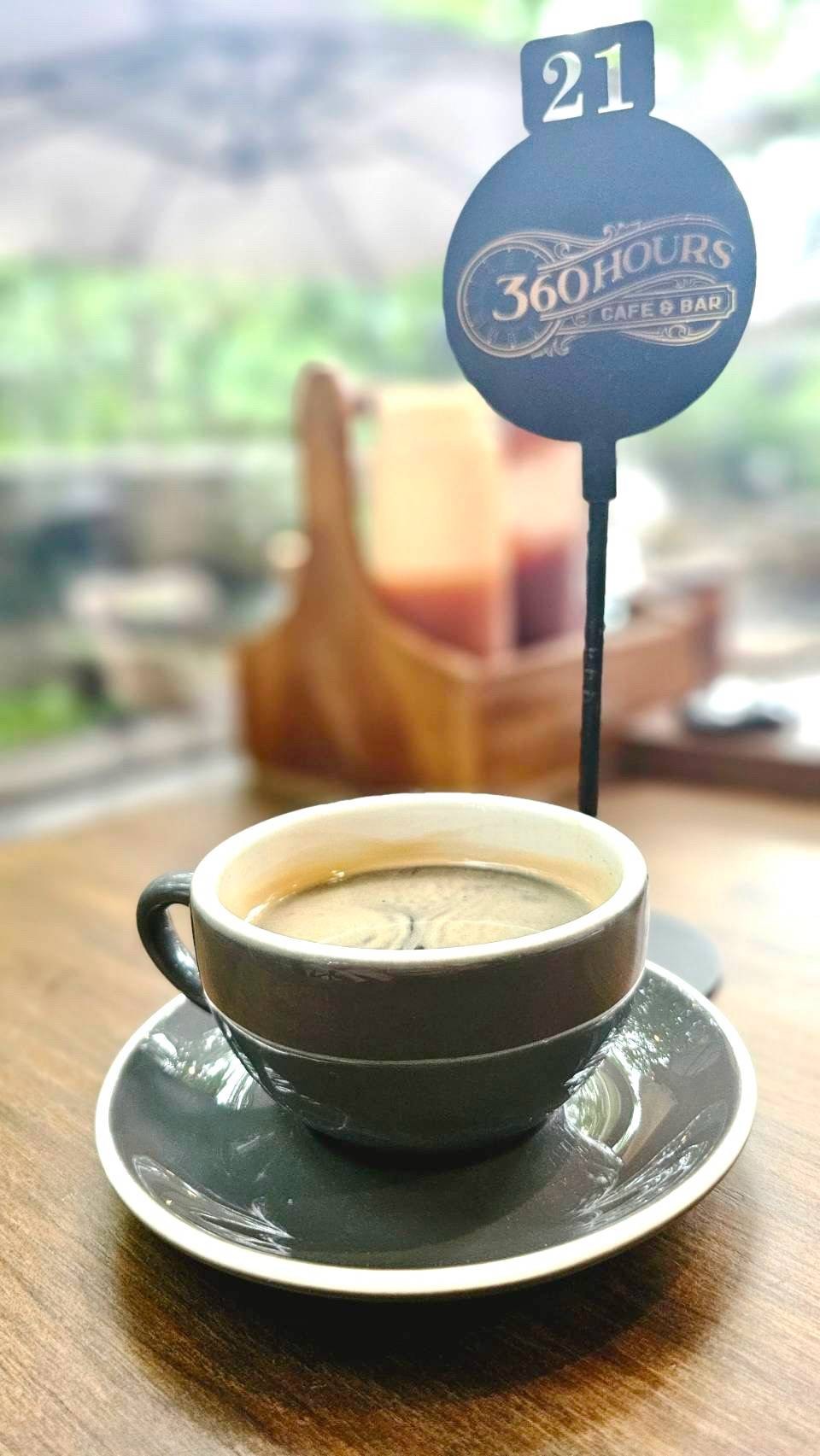 รูป 360 Hours Cafe & Bar