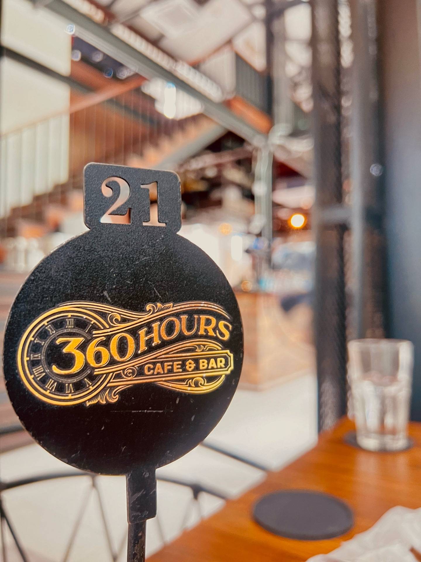 รูป 360 Hours Cafe & Bar
