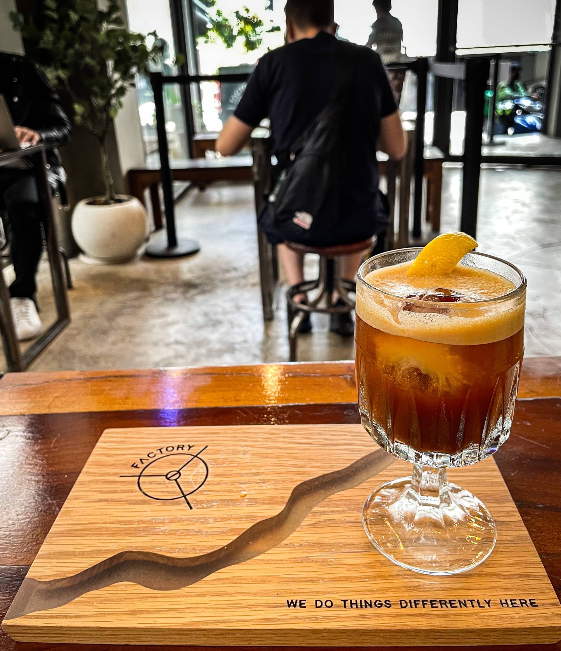 รีวิว Factory Coffee - BKK พญาไท - กาแฟดี ลูกค้าเยอะมาก มีจำหน่ายเมล็ด