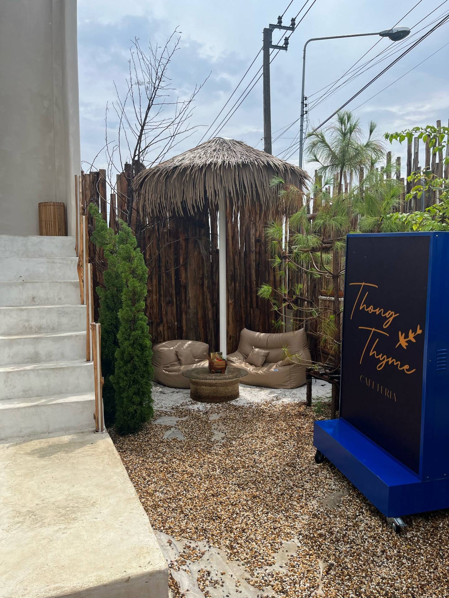 รีวิว Thong Thyme Cafe รามอินทรา - คาเฟ่สวยหน้าด็อกคลับ