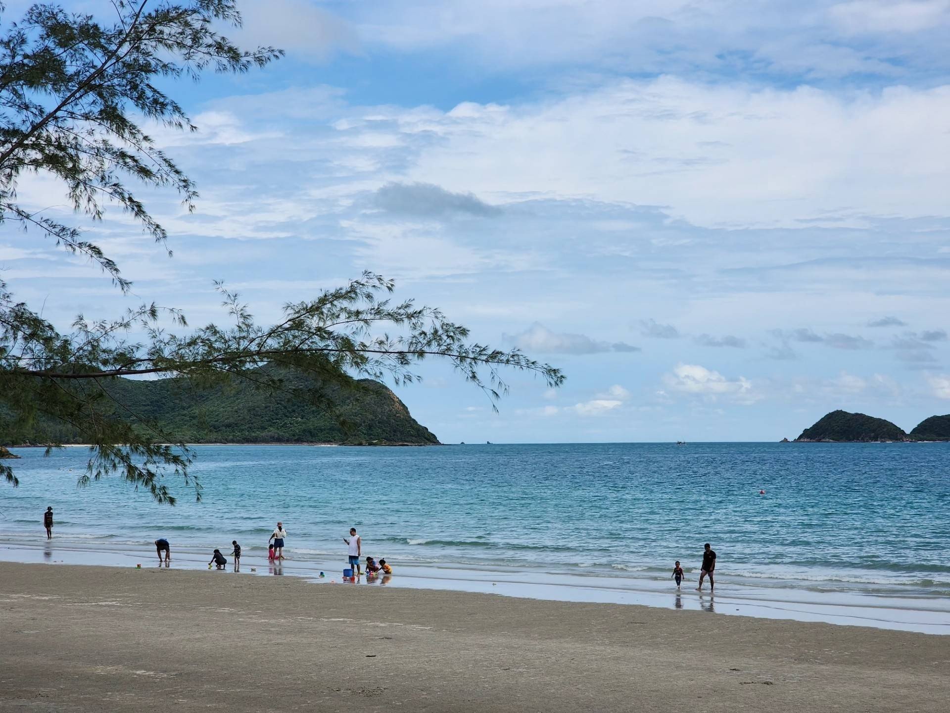 รูป หาดน้ำใส