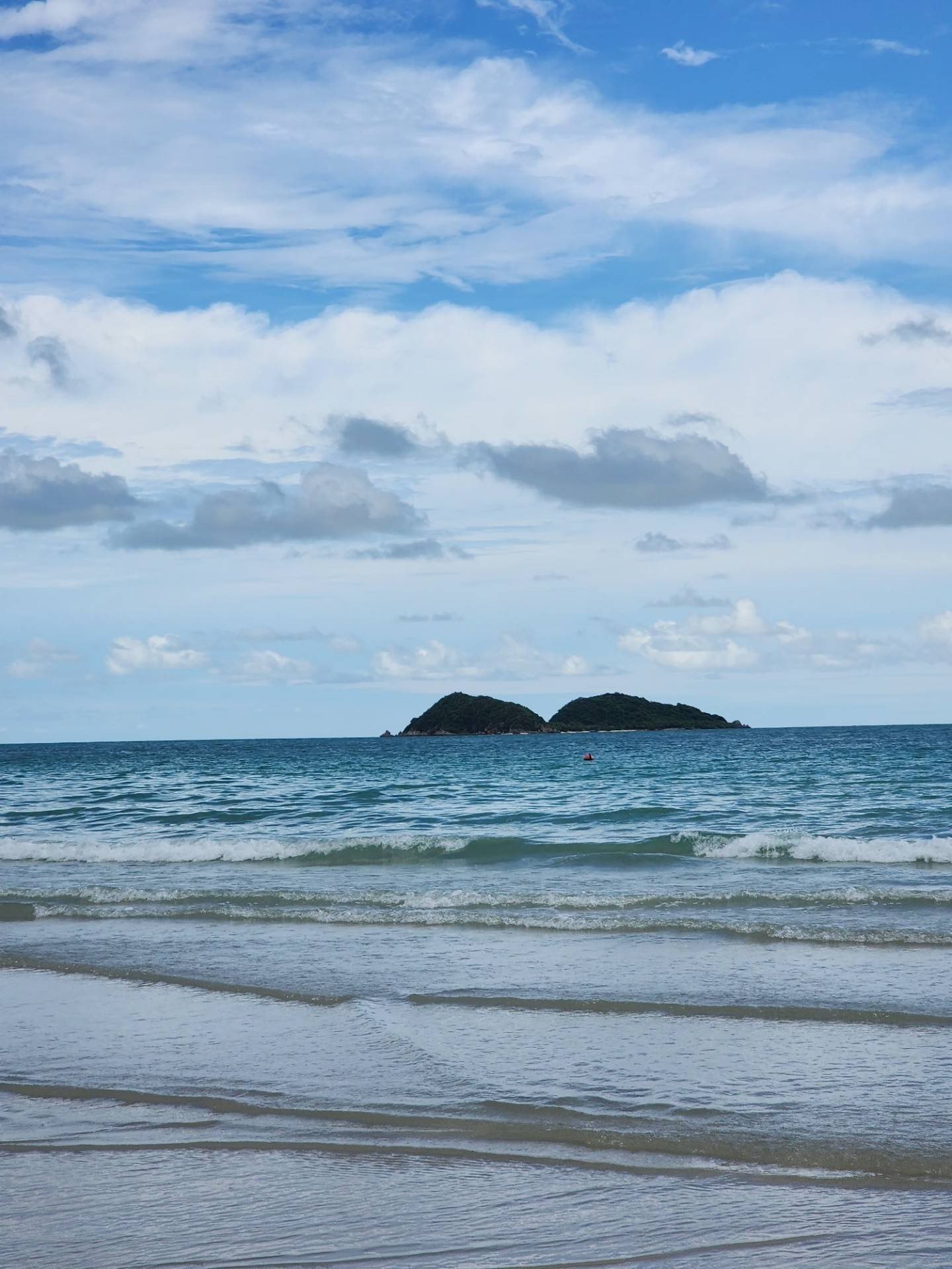 รูป หาดน้ำใส