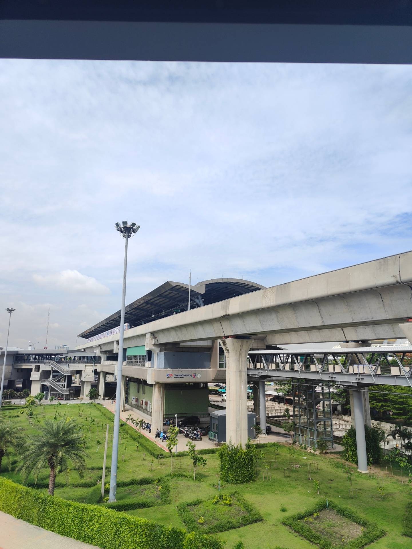 รีวิว วัดพระศรีมหาธาตุ (n17) - สถานี BTS สายสีเขียวส่วนต่อขยาย สถานีวัด ...