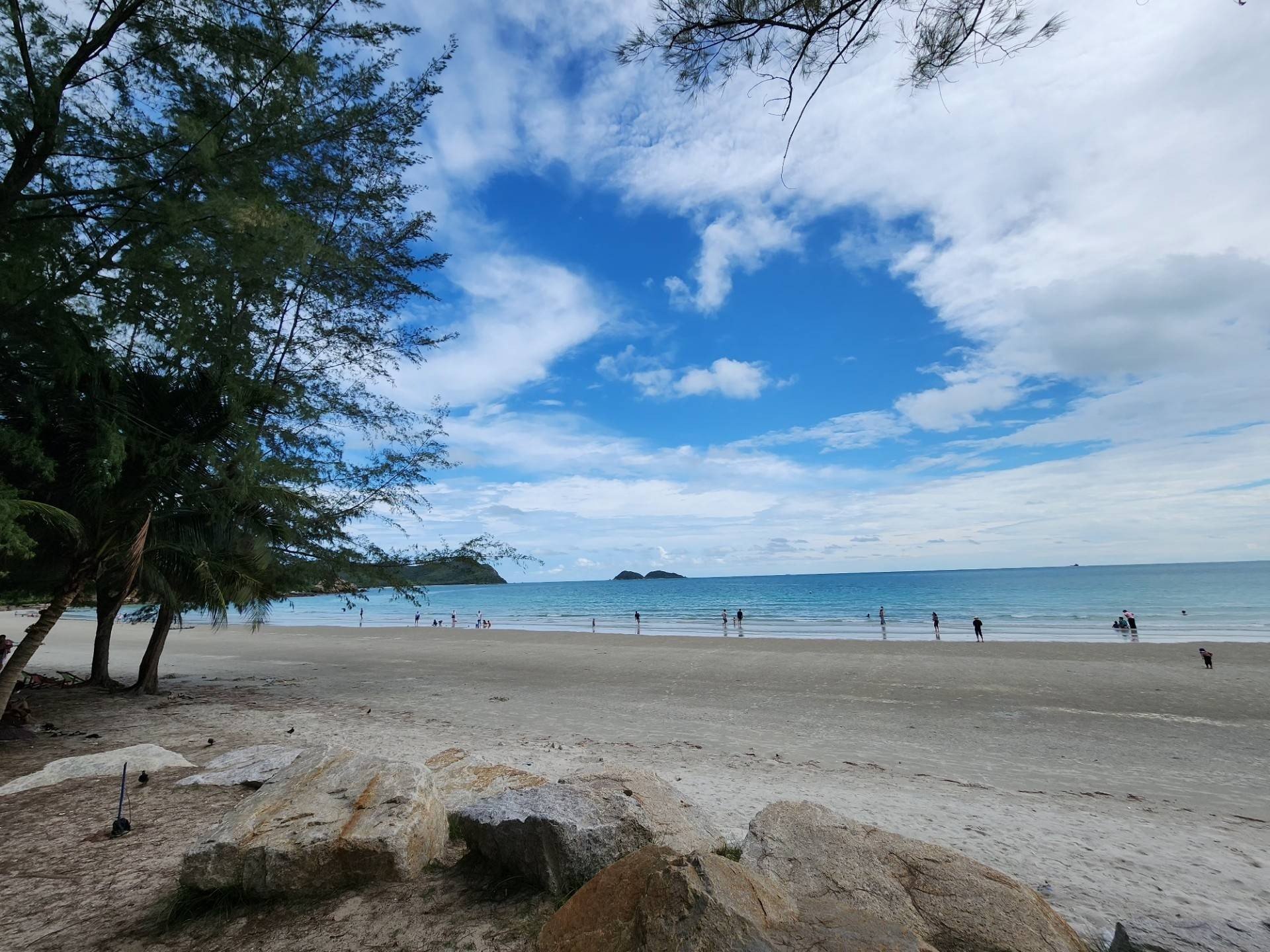 รูป หาดน้ำใส