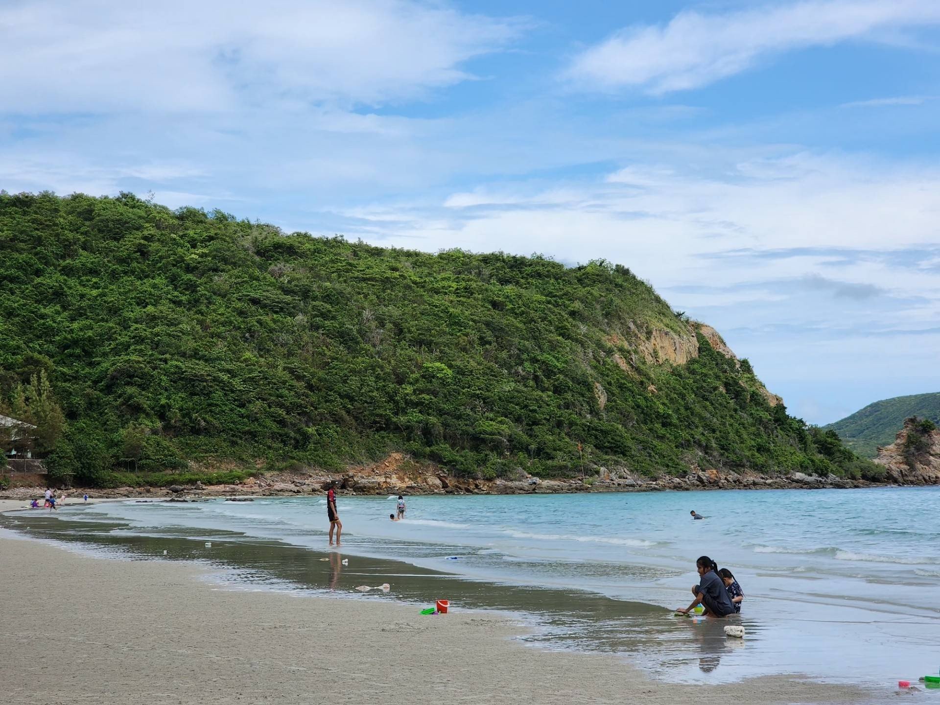 รูป หาดน้ำใส