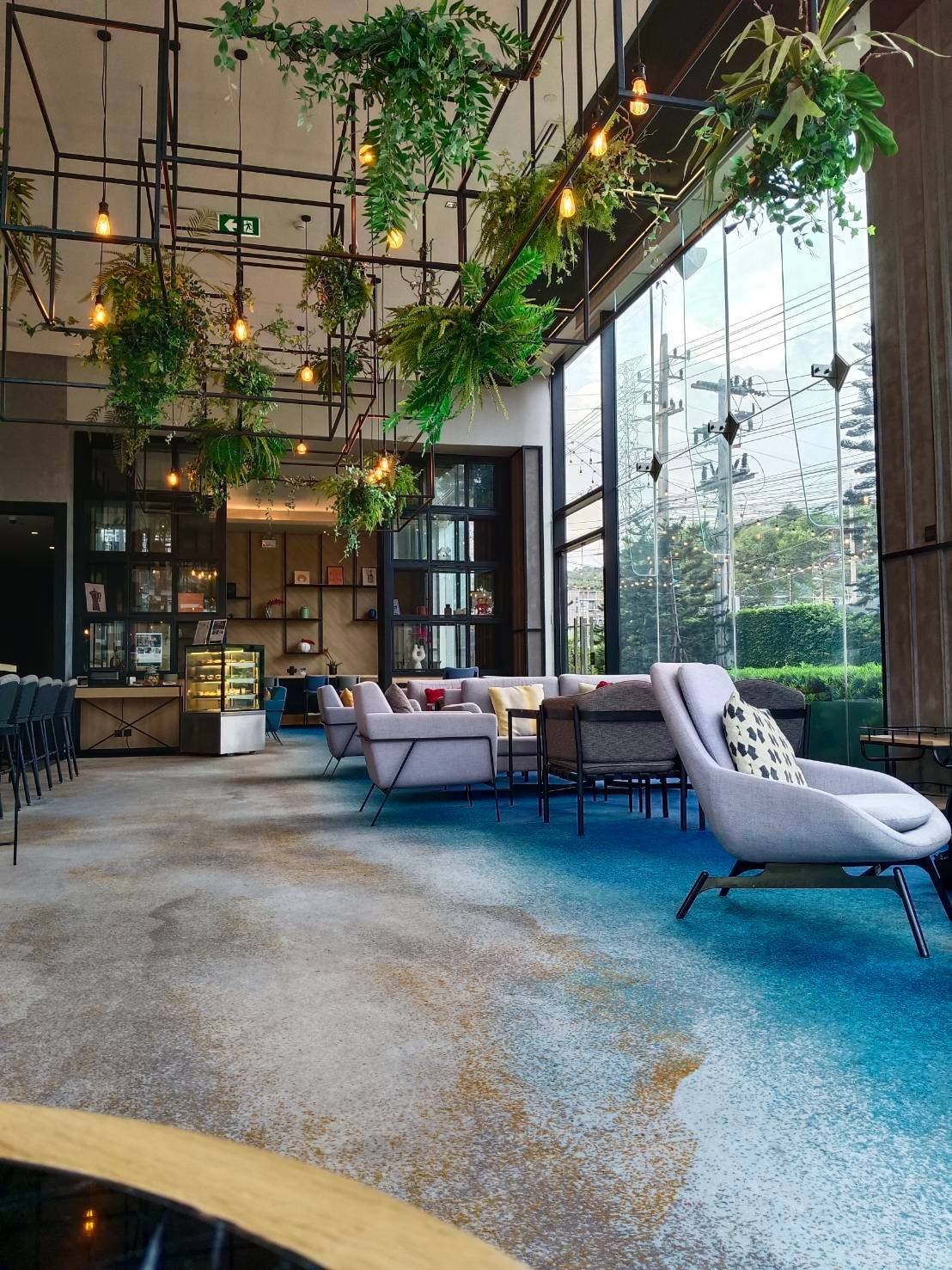 รีวิว The Hub Bar & Deli by Holiday Inn Siracha - เป็นบาร์ของ รร ...