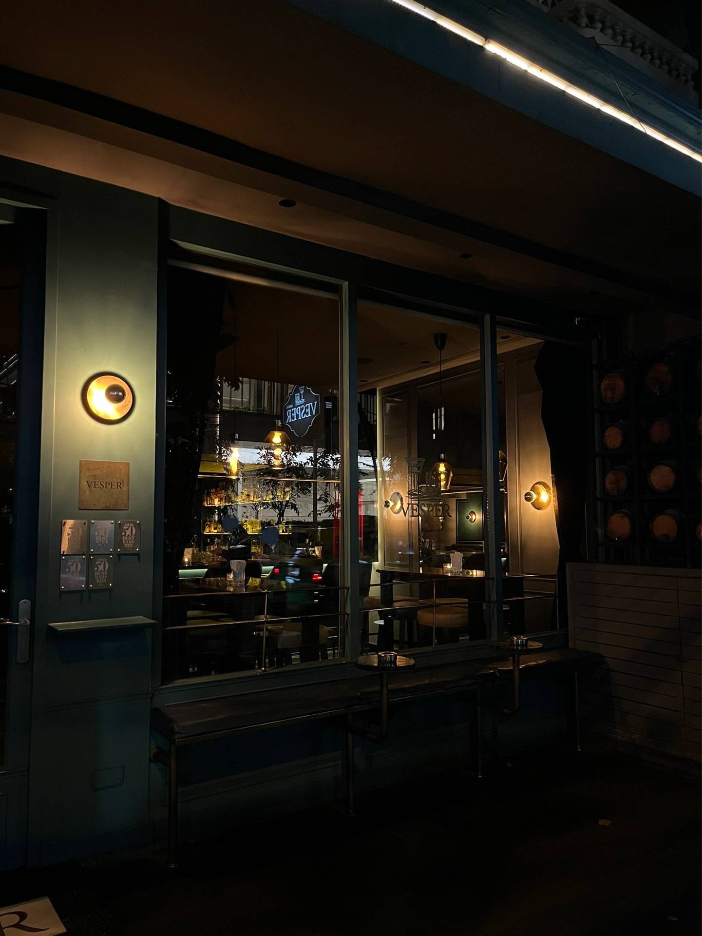 รีวิว Vesper Cocktail Bar - Vesper Cocktail Bar 🍸🎶 บาร์ฟีลดี เป็นที่ ...
