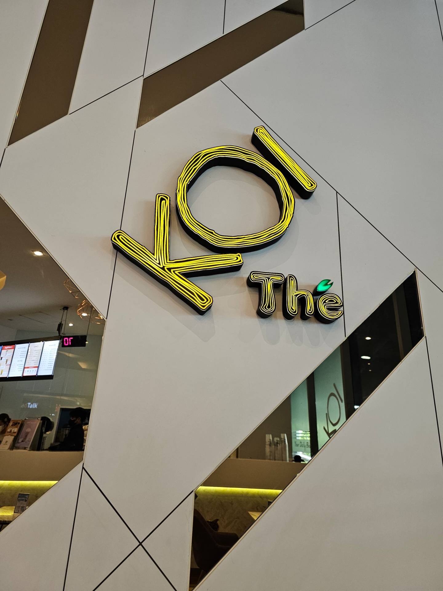 รีวิว KOI Thé Silom Complex - ไข่มุกสีทองหนุบหนับกว่าร้านใดๆ