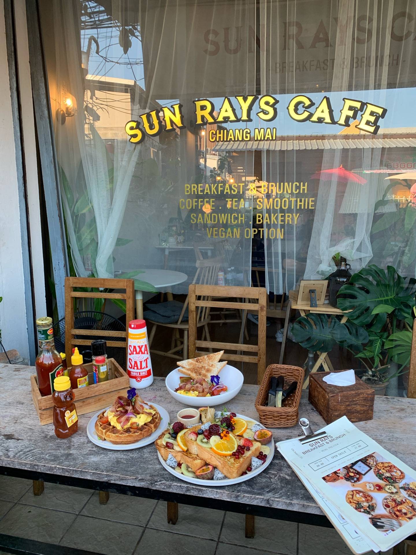 รีวิว Sun Rays Cafe - 🥐🍊🥚🍌 brunch ยอดฮิตที่เชียงใหม่🥖🥪🍯🥓