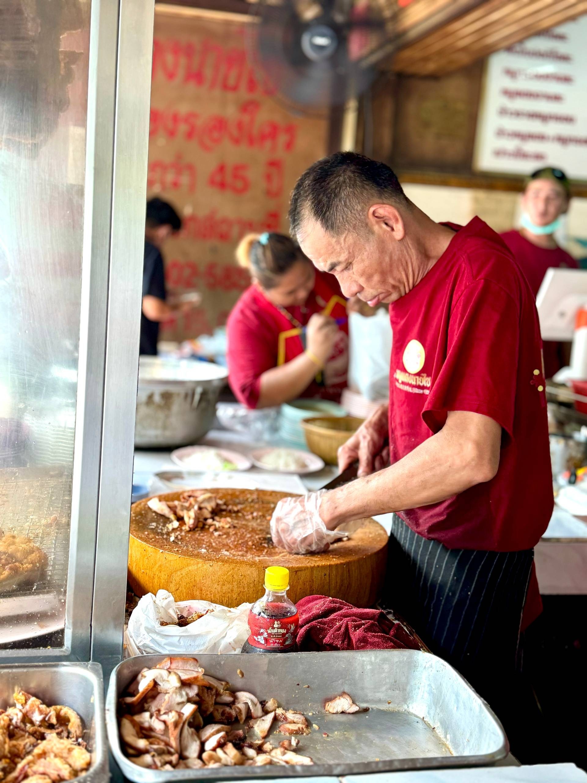 รูป หมูกรอบนายไซ ประชาชื่น