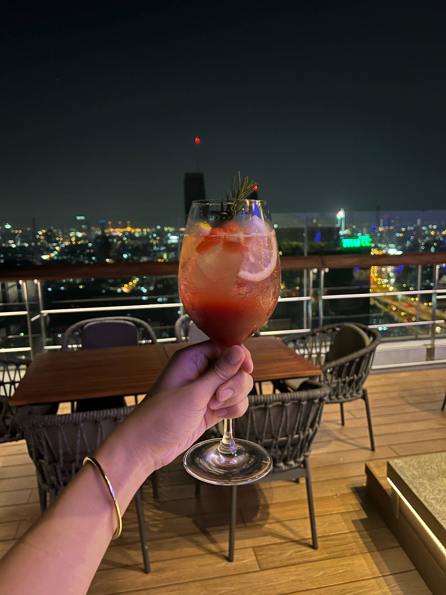รูป The Roof @ 38th Bar Mode Sathorn Hotel
