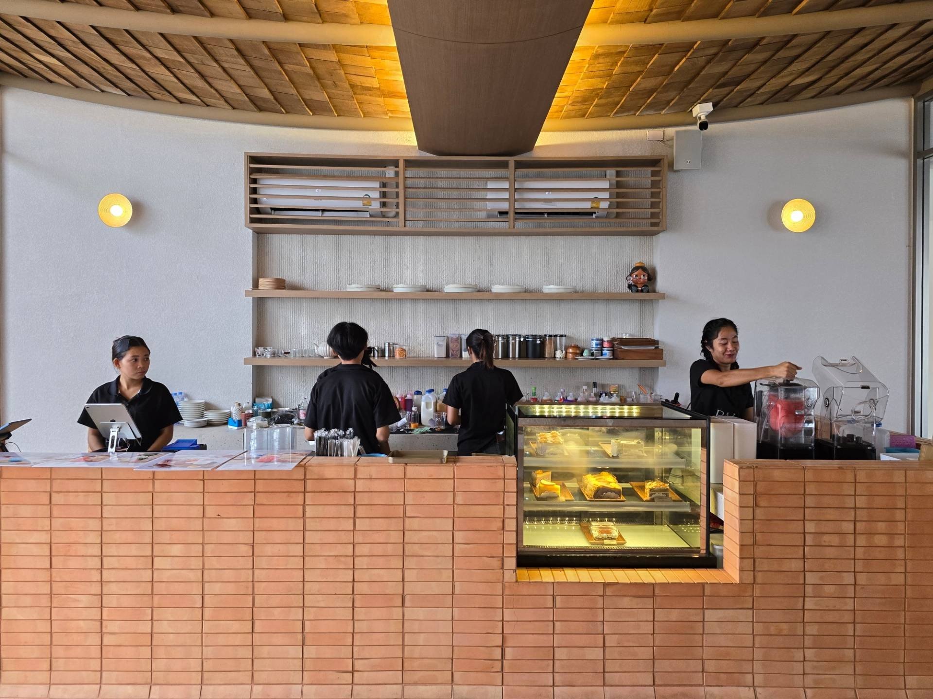 รูป Palyn Cafe & Eatrey ปาลินคาเฟ่แอนด์อิทเทอรี่