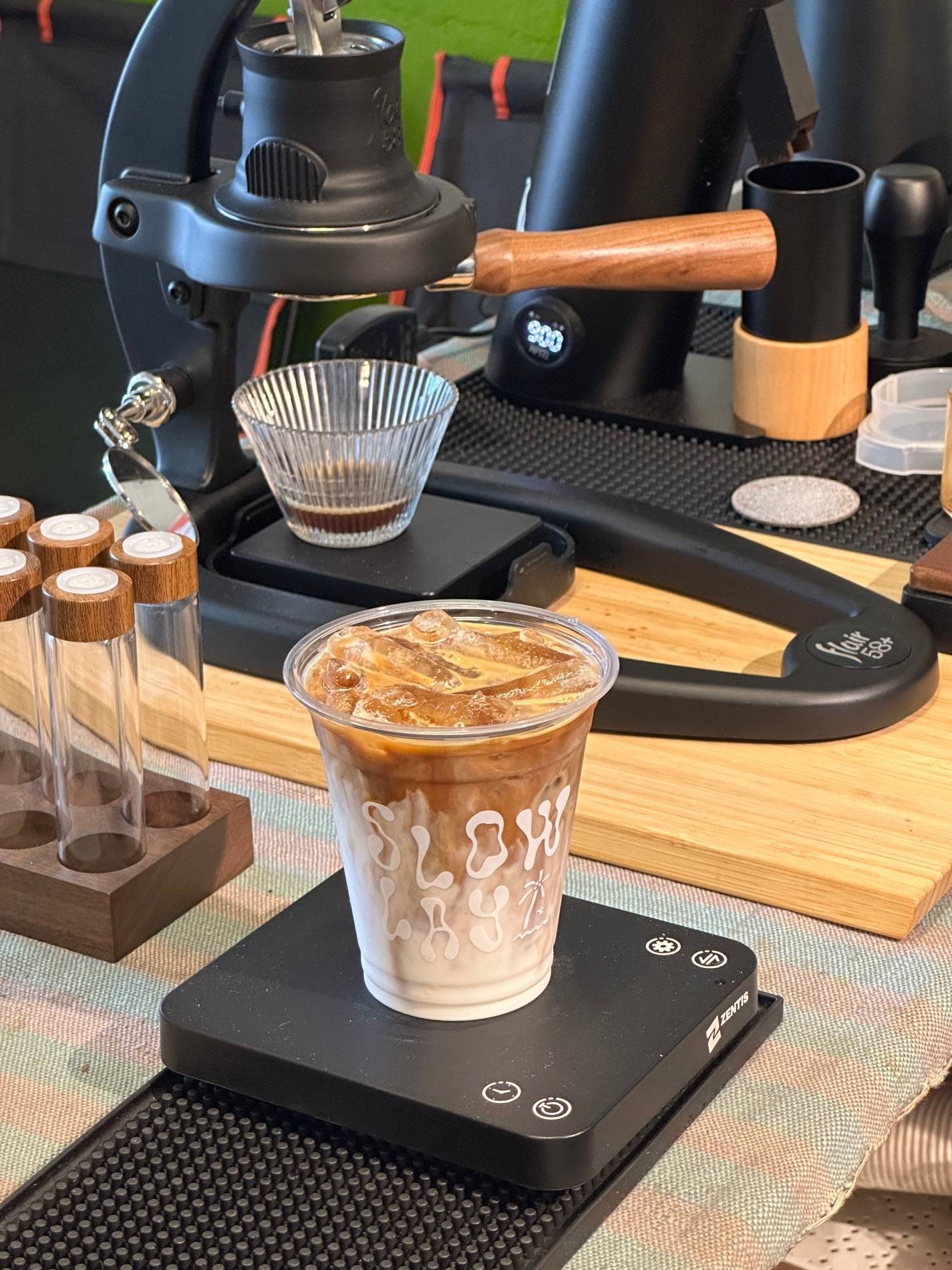 ร้าน Slowlay Barber&Coffee | รีวิวร้านอาหาร