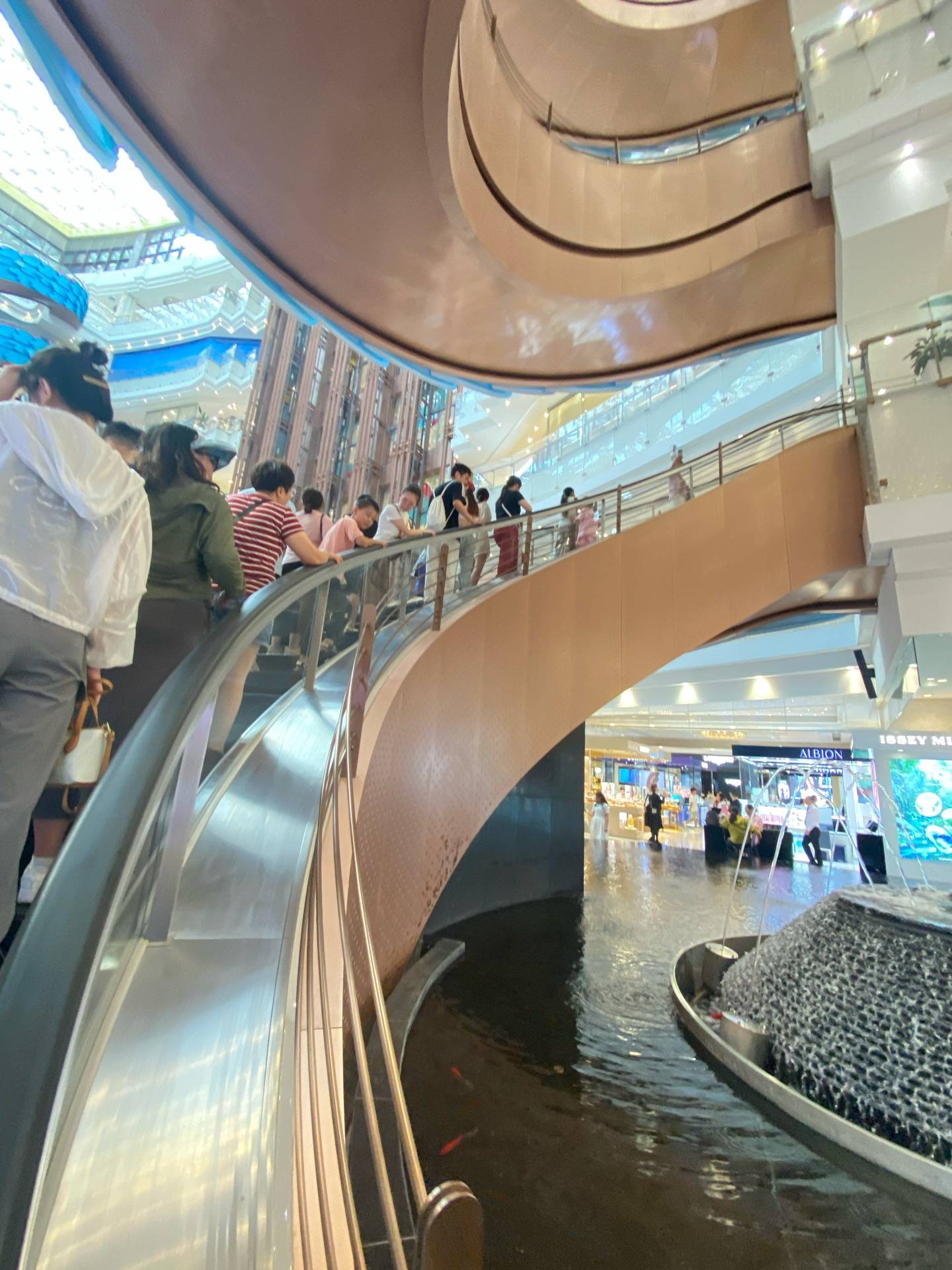 New World Dawan Department Store - รีวิวสถานที่ท่องเที่ยว