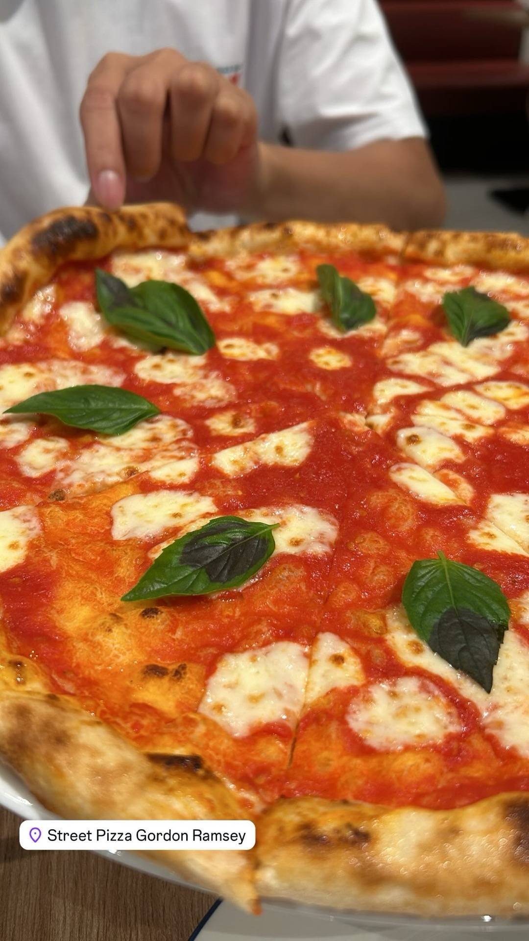 รีวิว Gordon Ramsy Street Pizza Emsphere - พิซซ่า Gordon Ramsay Street ...