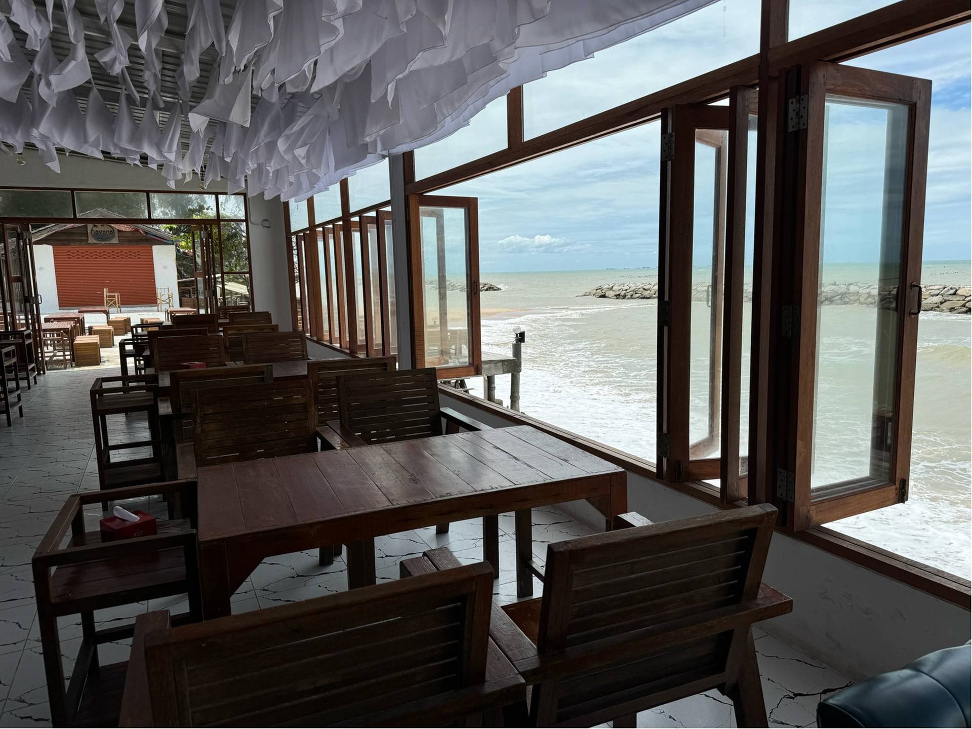รีวิว Mar Sea at Suchada Rayong - ร้านริมทะเลบรรยากาศหลักล้าน