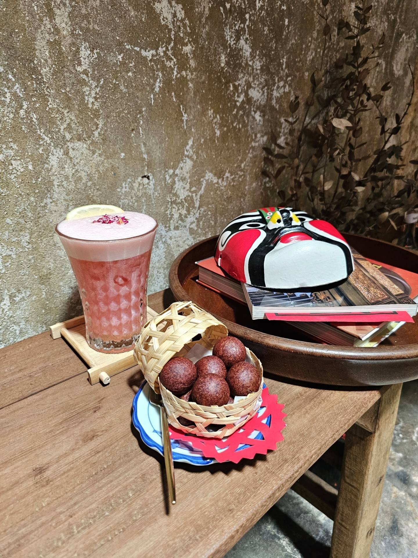 รีวิว ฟาคาเฟย Fa Ka Fei สวนมะลิ - คาเฟ่บรรยากาศโรงเตี๊ยมจีน มุมถ่ายรูปเยอะ เครื่องดื่มหลากหลาย ...