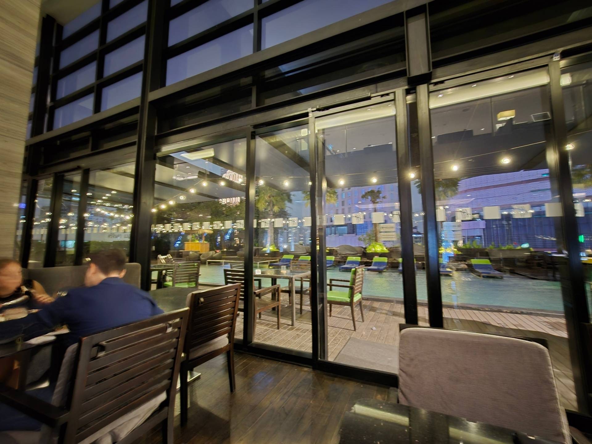 รูป Zeta Cafe โรงแรมฮอลิเดย์อินน์ กรุงเทพฯ