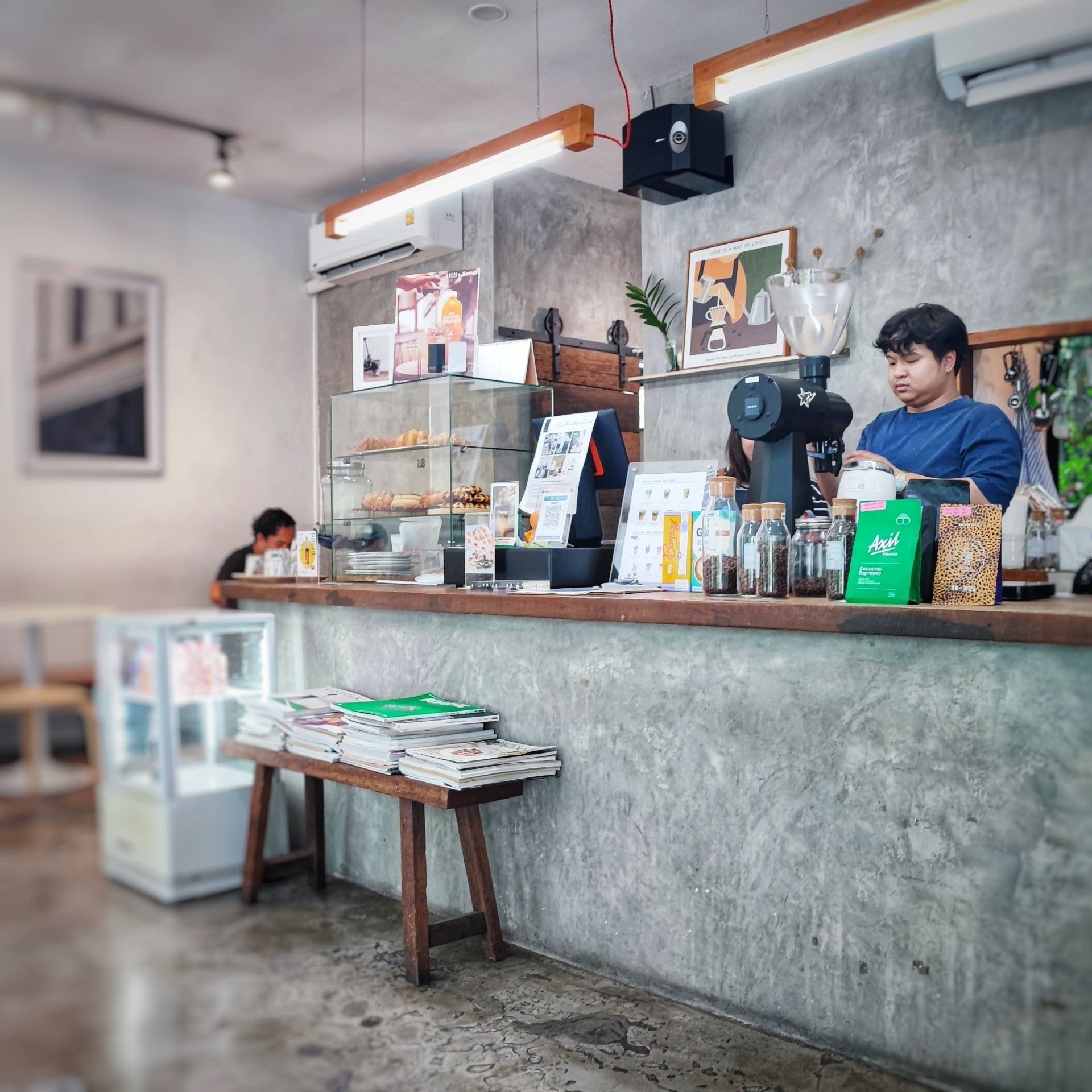 รูป One Two Two Coffee Bar Srinakarin.