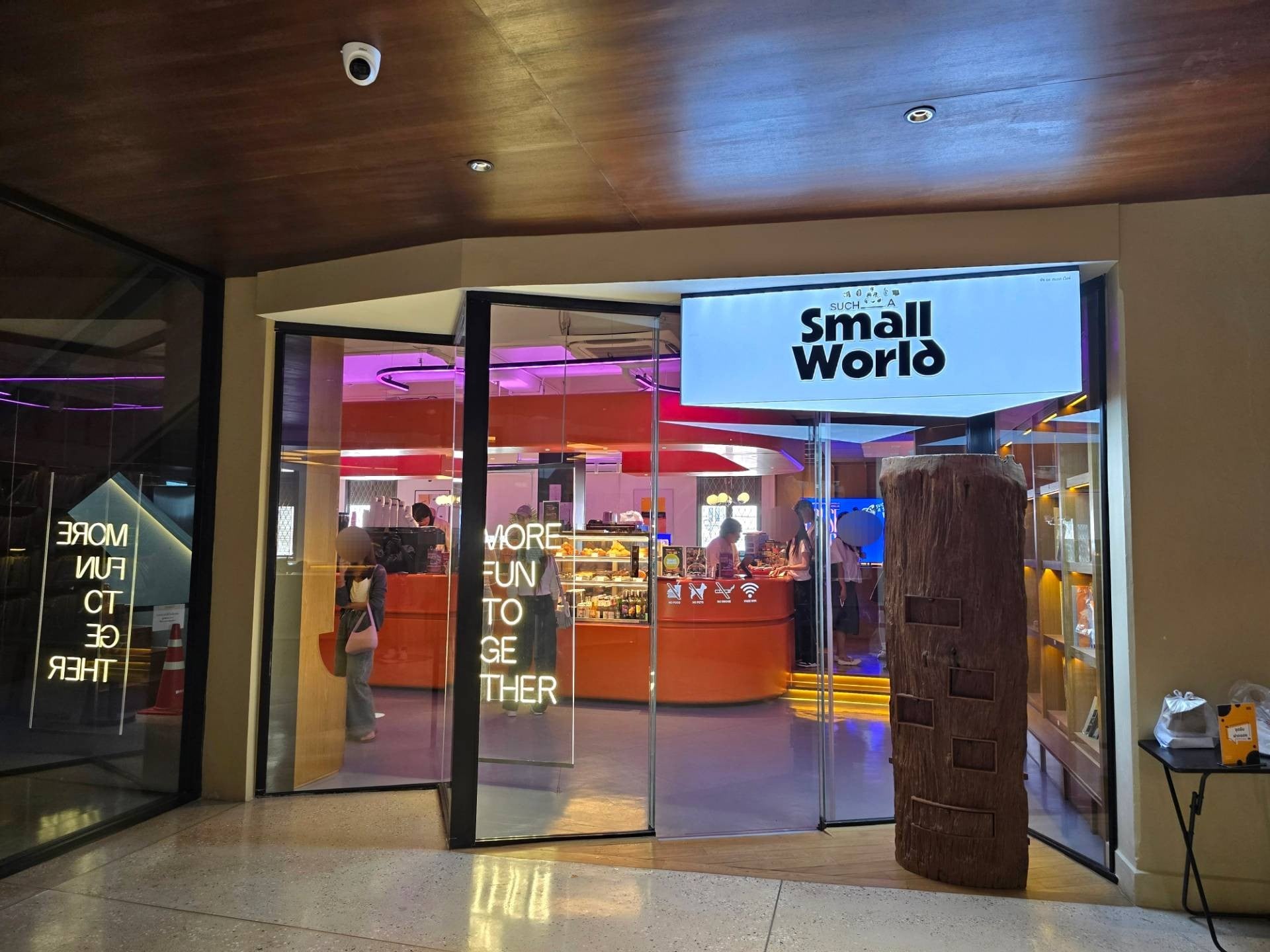 รีวิว Such A Small World - - คาเฟ่ที่มาคนเดียวก็ชิล มากับเพื่อนก็สนุก