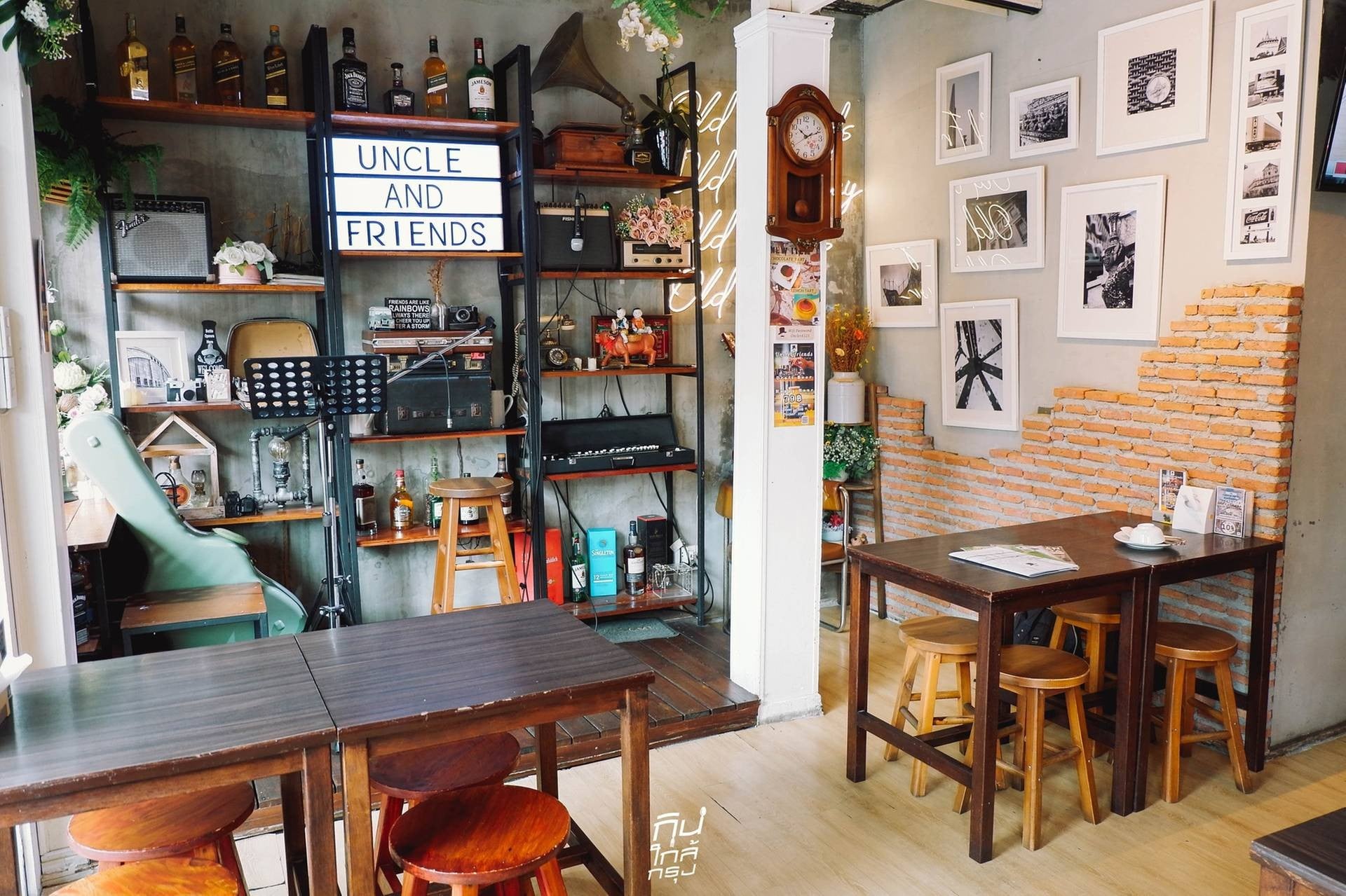 รูป Uncle & Friends Rustic Cafe Oldtown