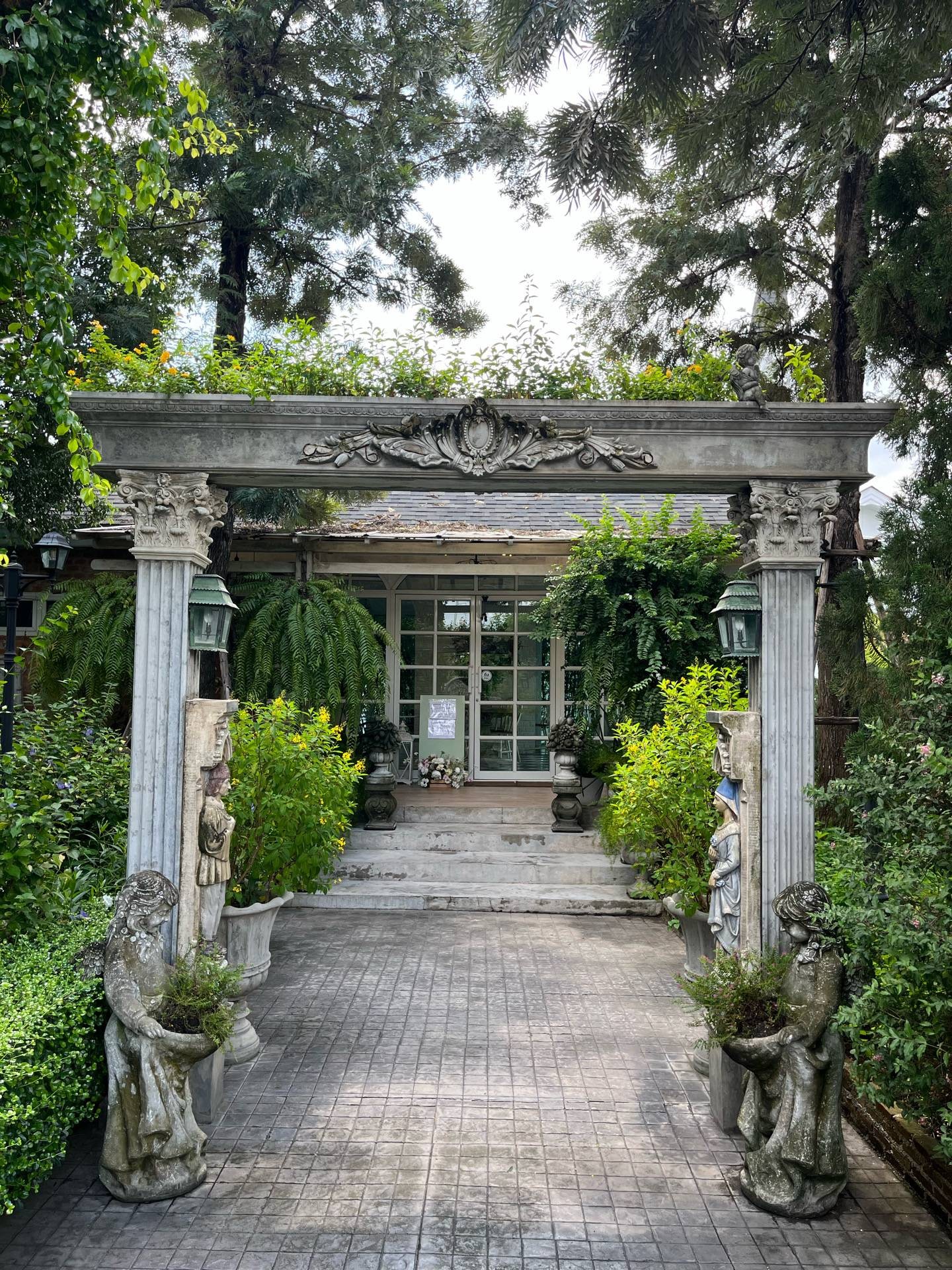 รีวิว Misstar Cafe by Davika - คาเฟ่สวนสวยสไตล์ยุโรป