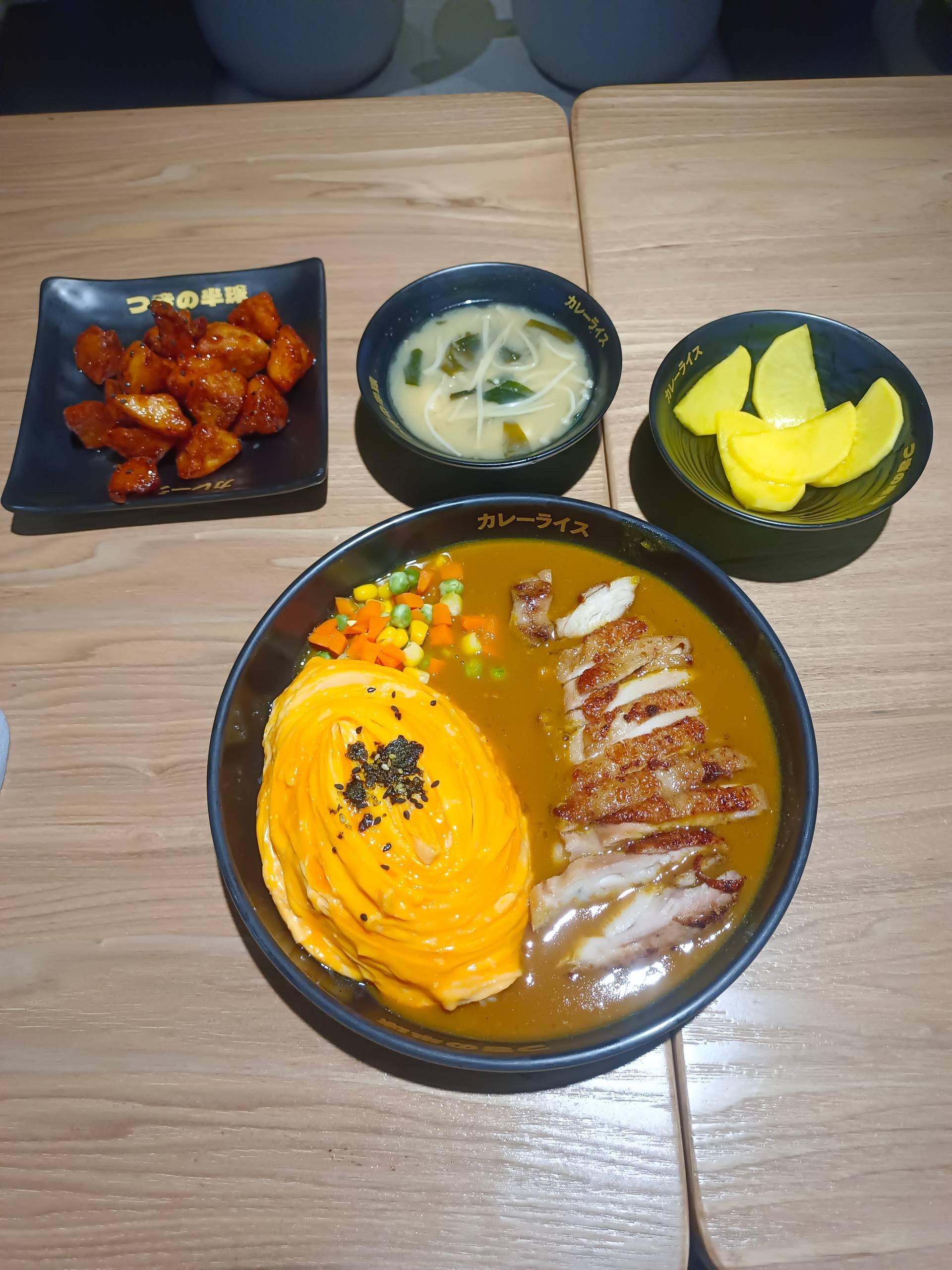 รูป Meet Moon Curry Omurice G Tower