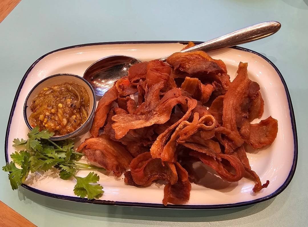 หมูสามชั้นทอดน้ำปลา ร้าน Co Limited เอ็มสเฟียร์