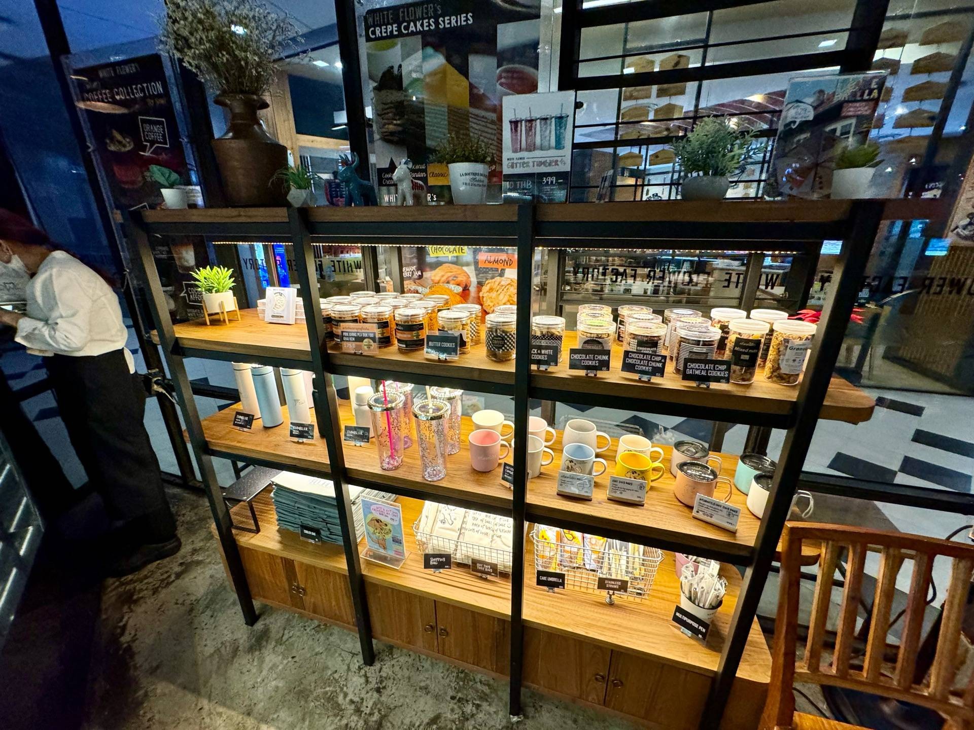 รูป ครัวดอกไม้ขาว สยามสแควร์ วัน