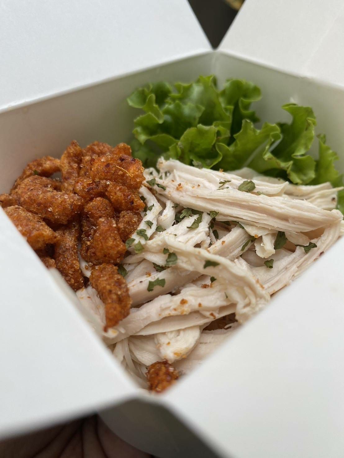 ร้าน ใช้เส้น - หมี่ไก่ฉีก ( Chai - Sen Mhee Kai Cheek ) | รีวิวร้านอาหาร