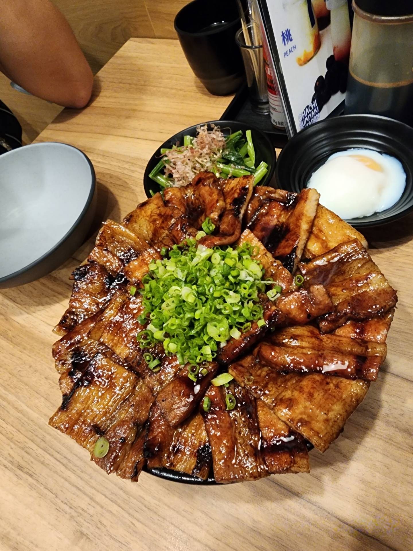 รีวิว Ohachi Butadon สยาม - Ohachi สยาม ข้าวหน้าหมูย่างถ่านชามโต