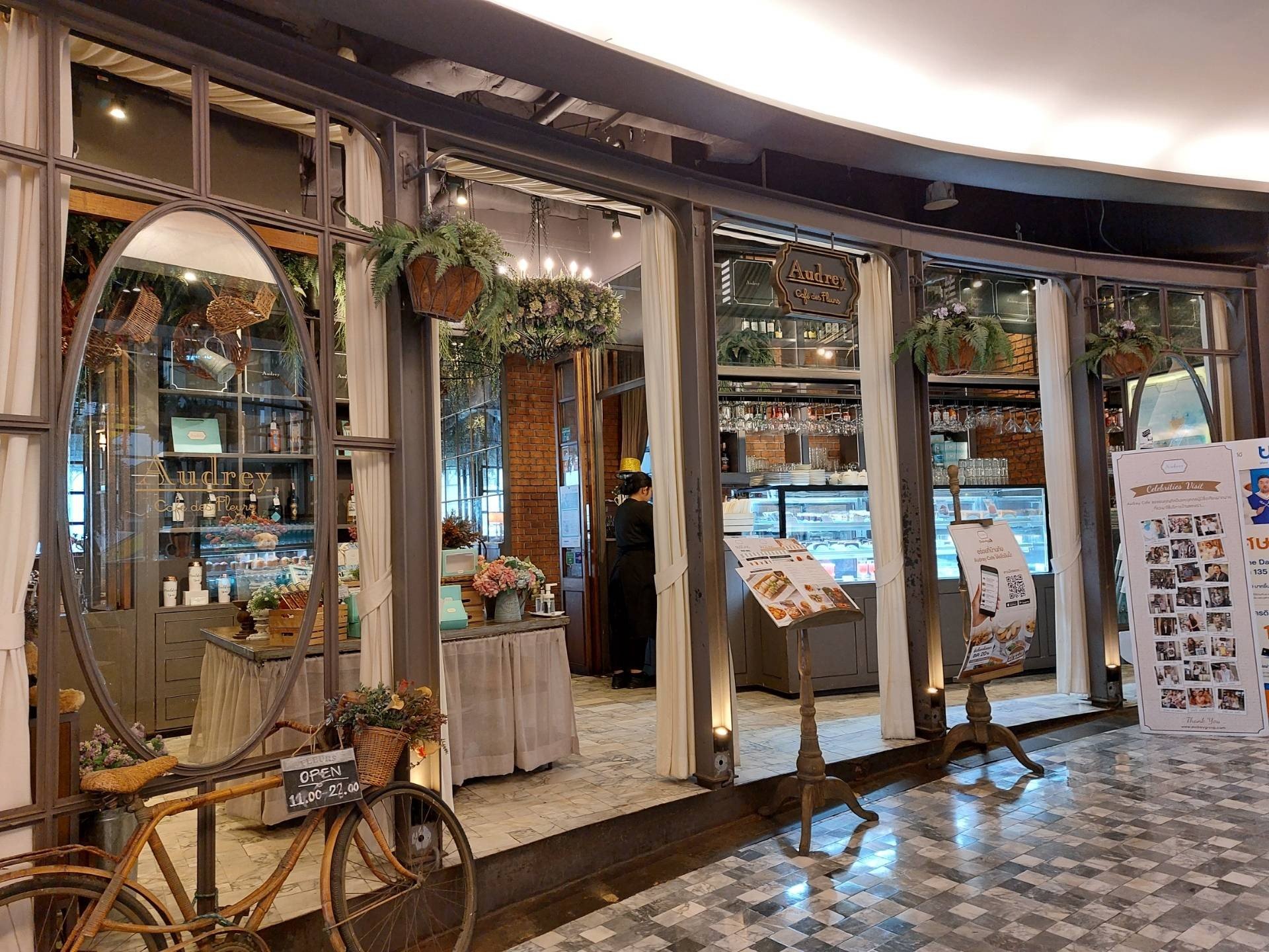 รีวิว Audrey Cafe des Fleurs EmQuartier ชั้น 8 (ตึก Helix Quarter ...