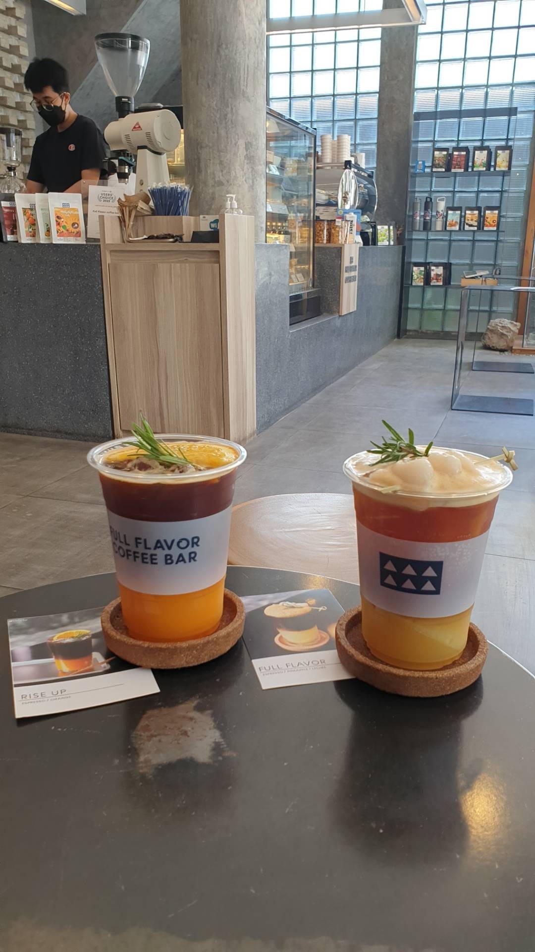 รีวิว Full Flavor coffee bar - ความรู้สึกที่เหมือนถูกเสยปลายคางที่ร้านนี้
