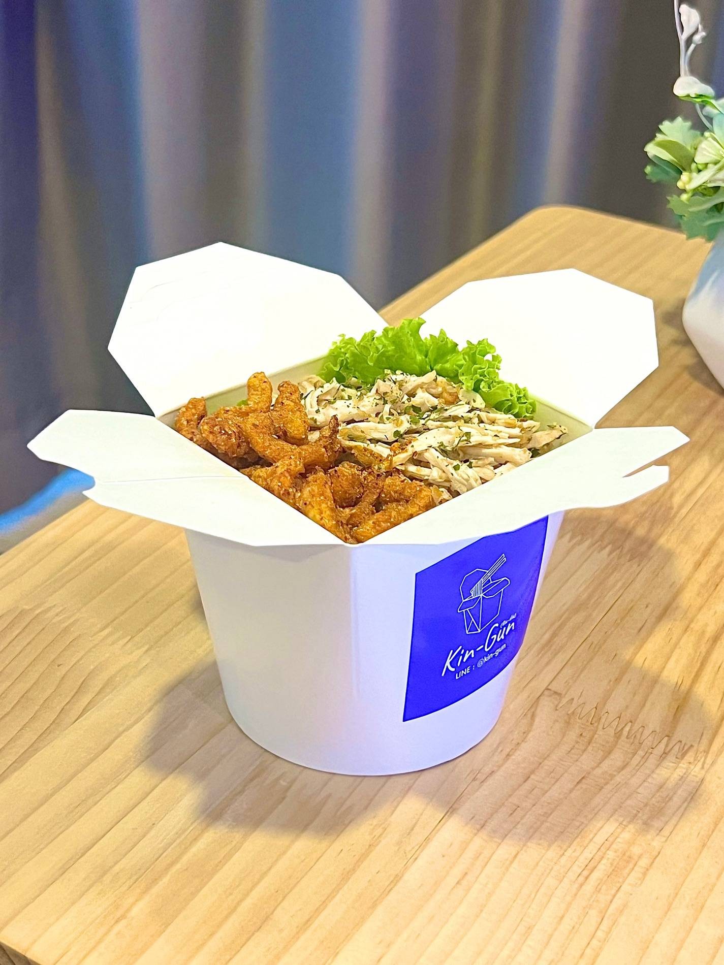 ร้าน Kin-Gun หมี่ไก่ฉีก ตลาดนัดรถไฟศรีนครินทร์ | รีวิวร้านอาหาร