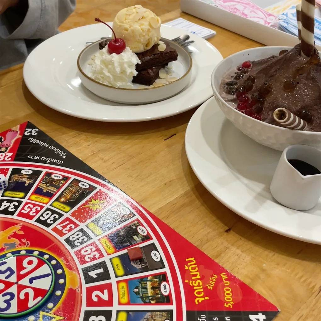 รีวิว Kued Kam Dessert Café (กึดกำ) มฟล - ชอบมากกที่ร้านมีเกมให้เล่น ...