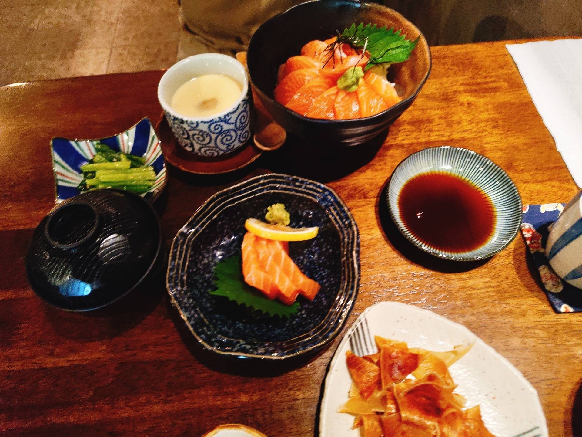 Salmon Don Set + Salmon • ราคา 290 + 95 บาท ร้าน Kasa Ari อารีย์