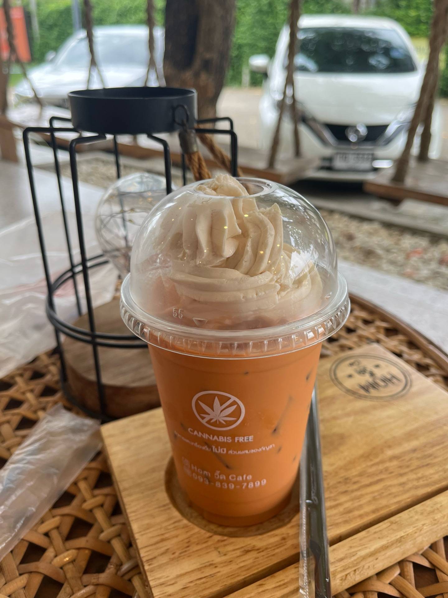 รีวิว Hom Weed Cafe วัชรพล ปาร์อิน รีสอร์ท - ชอบชาไทยขนมผิงร้านนี้