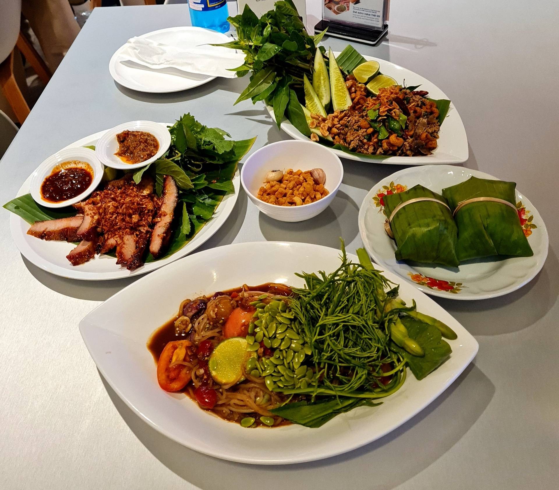 รูป Phed Phed Thai Taste Mahanakhon Cube