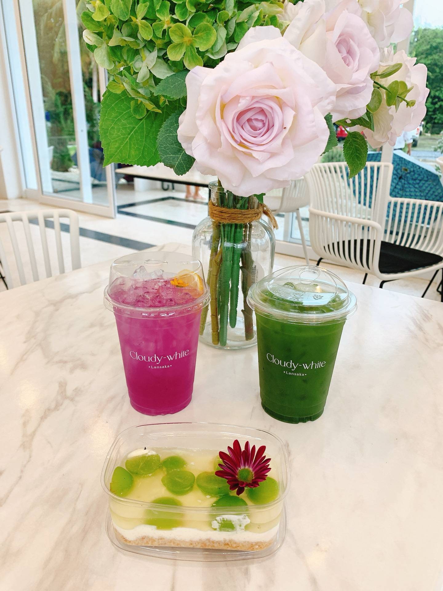 รีวิว Cloudy-white Lansaka - คาเฟ่บรรยากาศดีๆ มี่ลานสกา