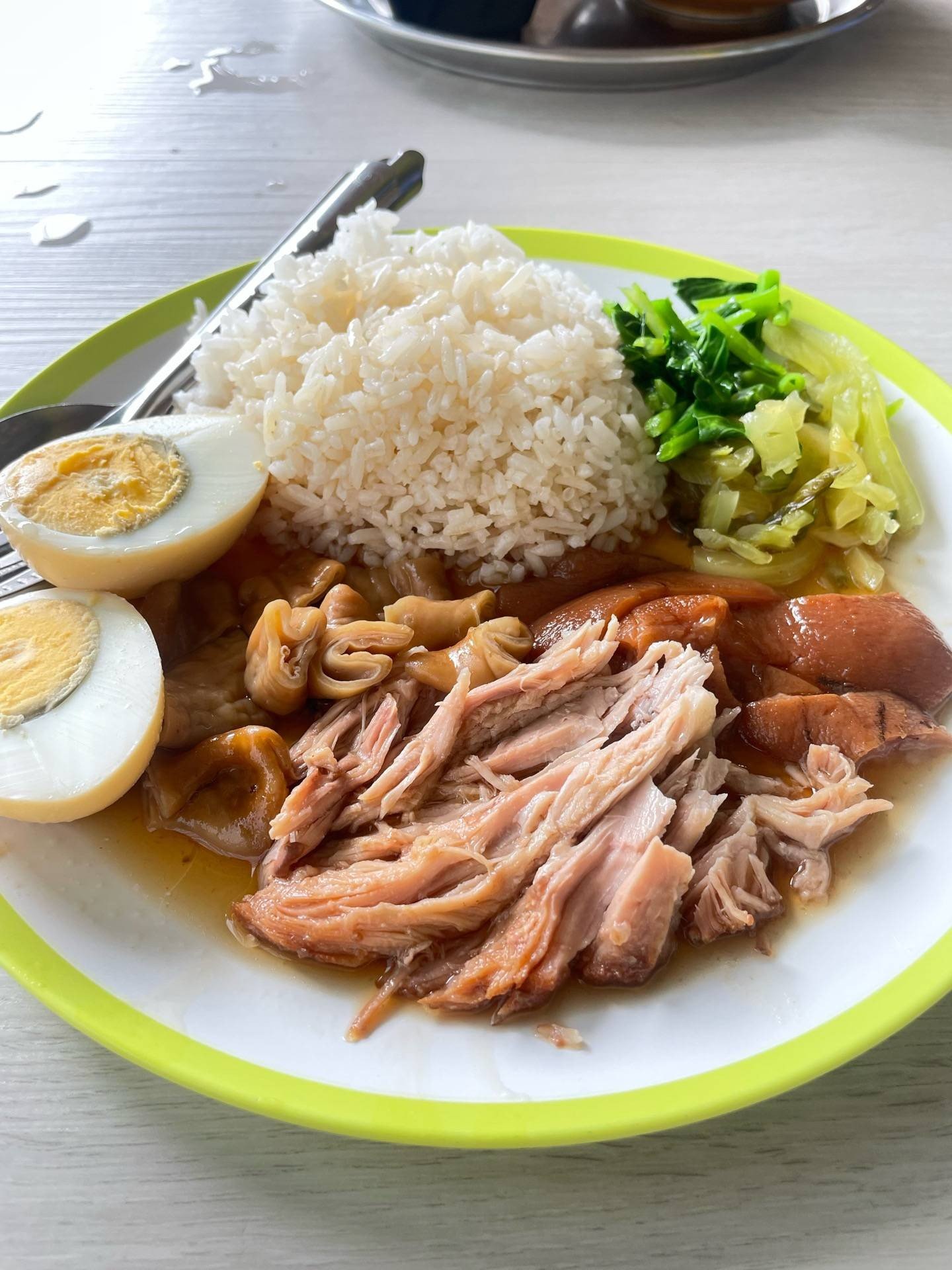 ข้าวขาหมู + ไข่ + ไส้ ร้าน ขาหมูจุฬา