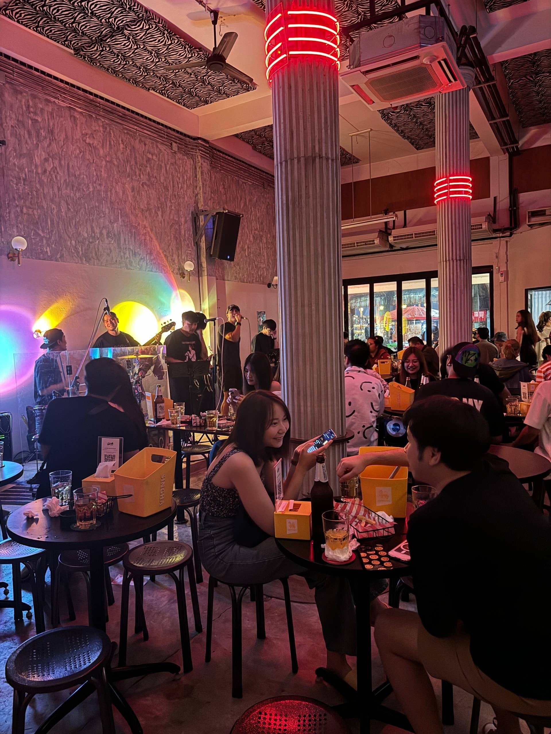 รีวิว Late Night Talking Music Bar - - Late Night Talking Music Bar ...