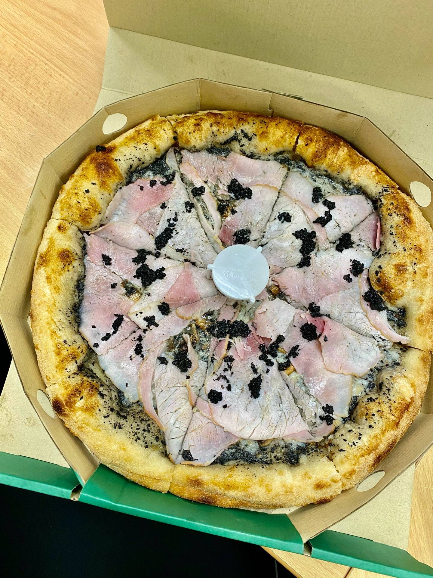 รีวิว Ronin Pizza สะพานตากสิน - Pizza อร่อยมาก แป้งดี