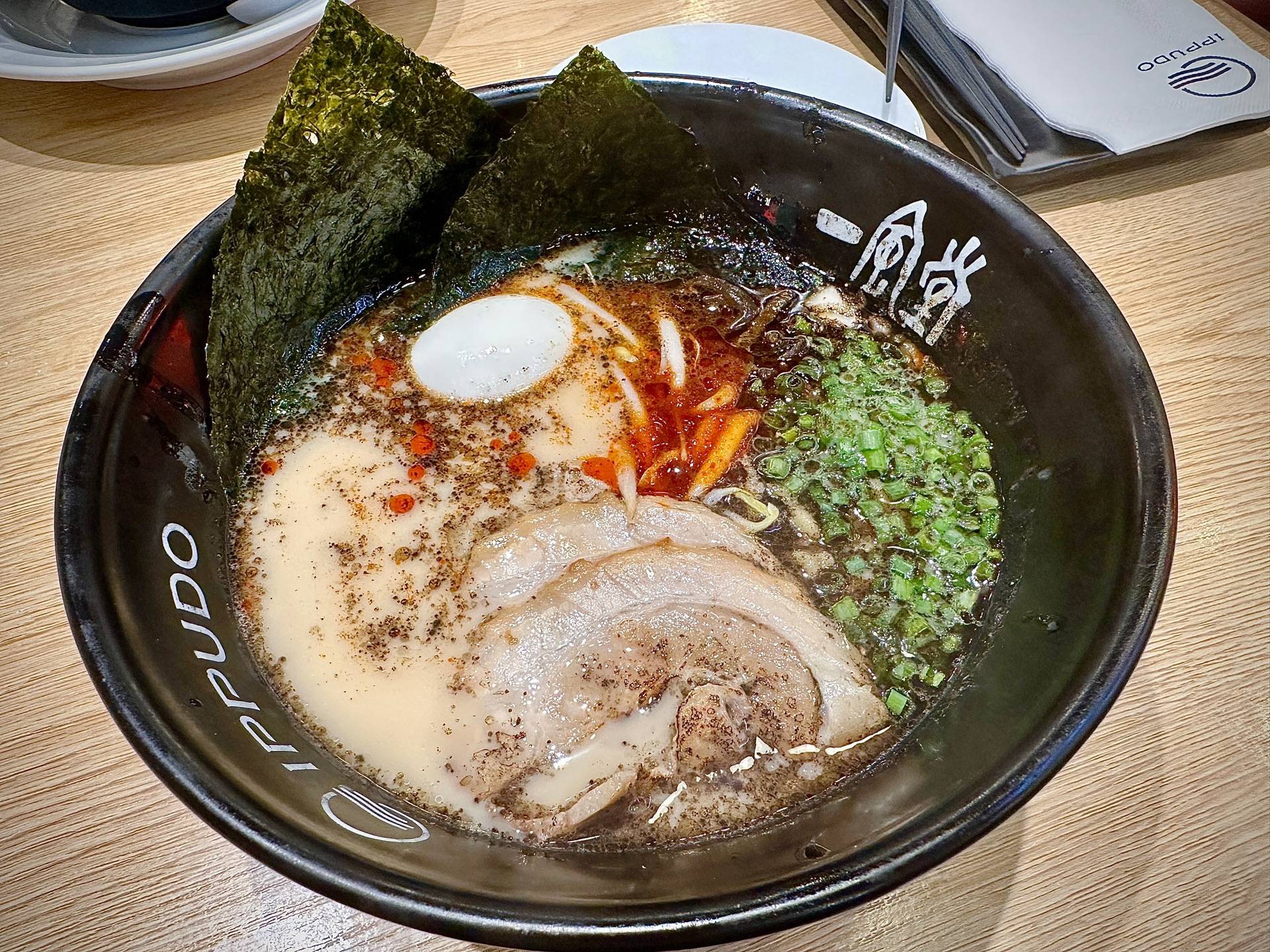 รีวิว Ramen Ippudo Central Ladprao - ราเมนมาตฐานสูง หากินง่าย อีกร้านที่ผมคลั่งไคล้