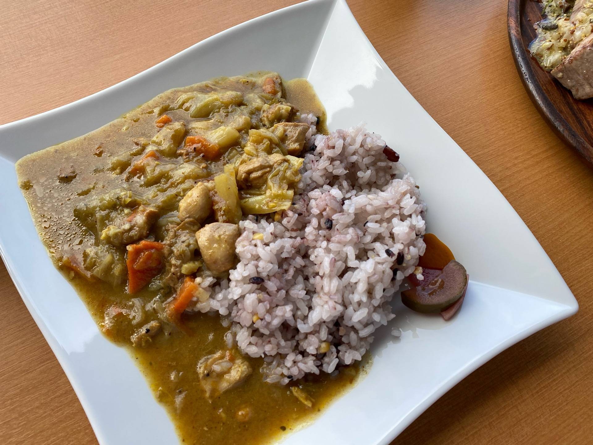 รีวิว Pilar Cafe & Restaurant - Café/restaurant with mountain landscape