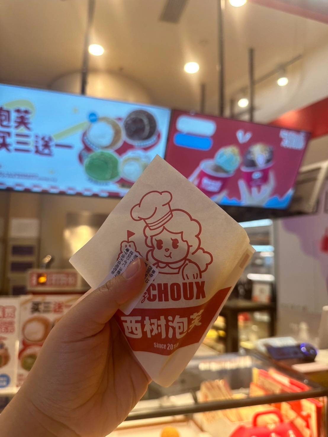 รีวิว Chez Choux Century Link Mall - ชิ้นขนมหนา ใหญ่ไส้เยอะ ทะลัก
