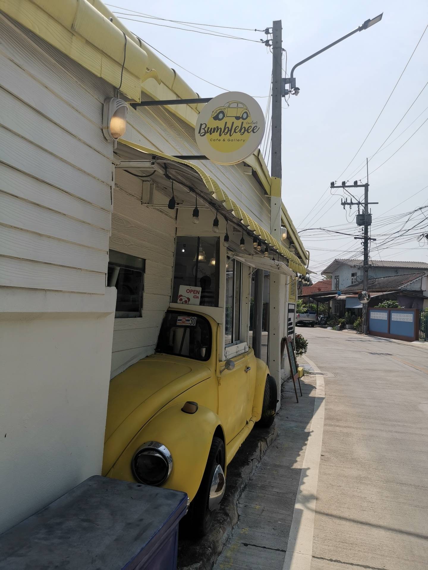 รีวิว Bumblebee Cafe&Gallery - คาเฟ่และโรงเรียนสอนวาดรูป