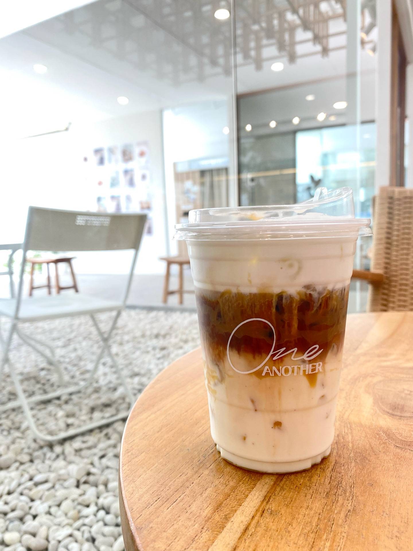 รีวิว One Another Cafe บางปู - ร้านชิคๆ มีกาแฟดีซ่อนตัวอยู่
