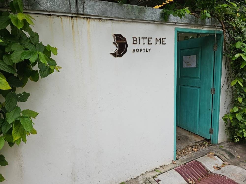 รีวิว Bite Me Softly Cafe - ร้านคาเฟ่เล็กๆ ตกแต่งน่ารัก กัดฉันเบาๆนะ💚